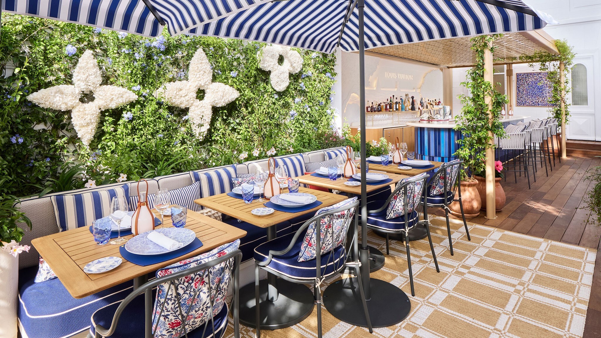 Restaurant Arnaud Donckele & Maxime Frédéric at Louis Vuitton Store in ...