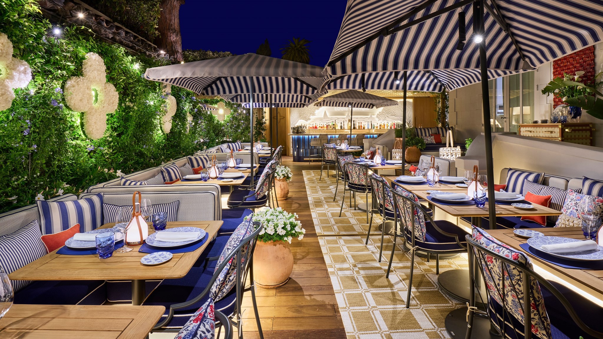 Restaurant Arnaud Donckele & Maxime Frédéric at Louis Vuitton Store in ...