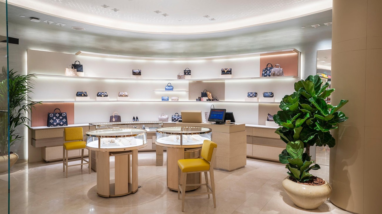 Louis Vuitton Dubai Airport Terminal 3 Store in Dubai, United Arab ...