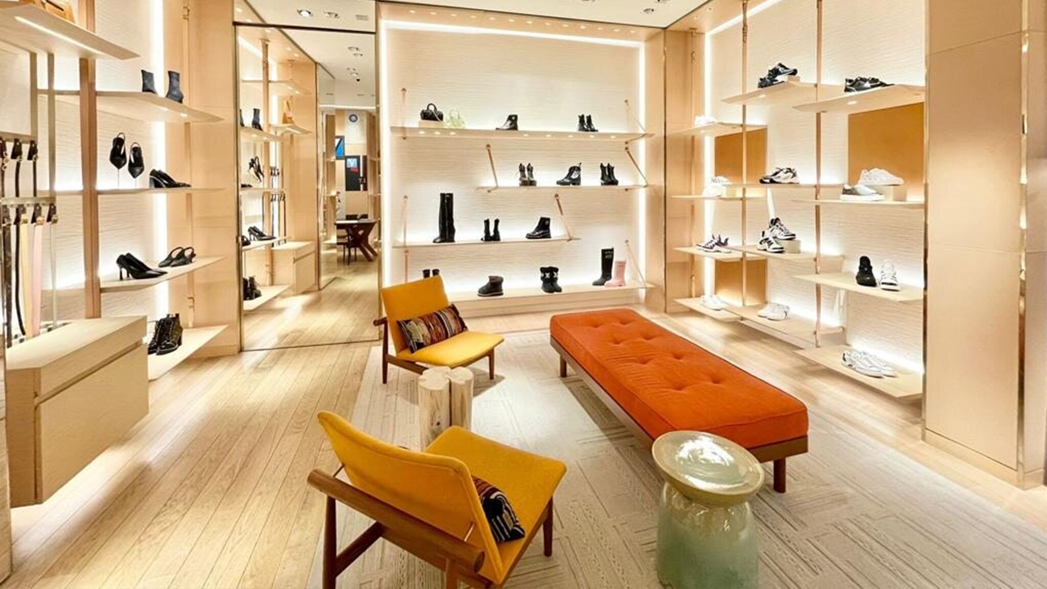 Louis Vuitton Bari Store in Bari, Italy | LOUIS VUITTON