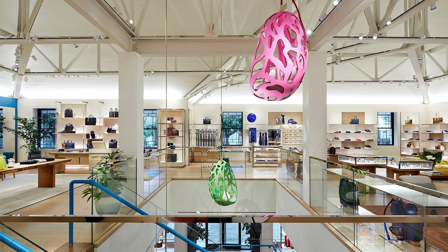 Louis Vuitton Honolulu Gump's Building Store in Honolulu, United States ...