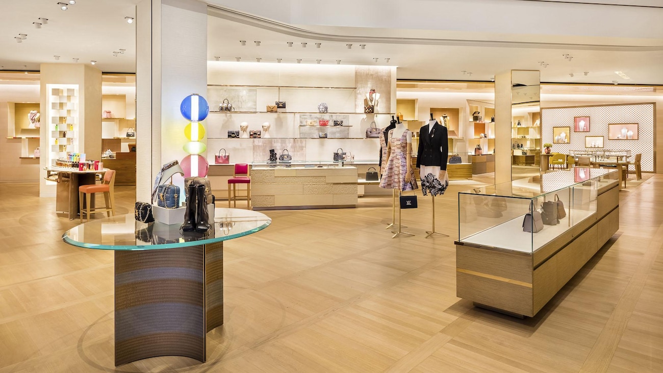 Louis Vuitton Beverly Hills Rodeo Drive Men's Store in Beverly Hills ...