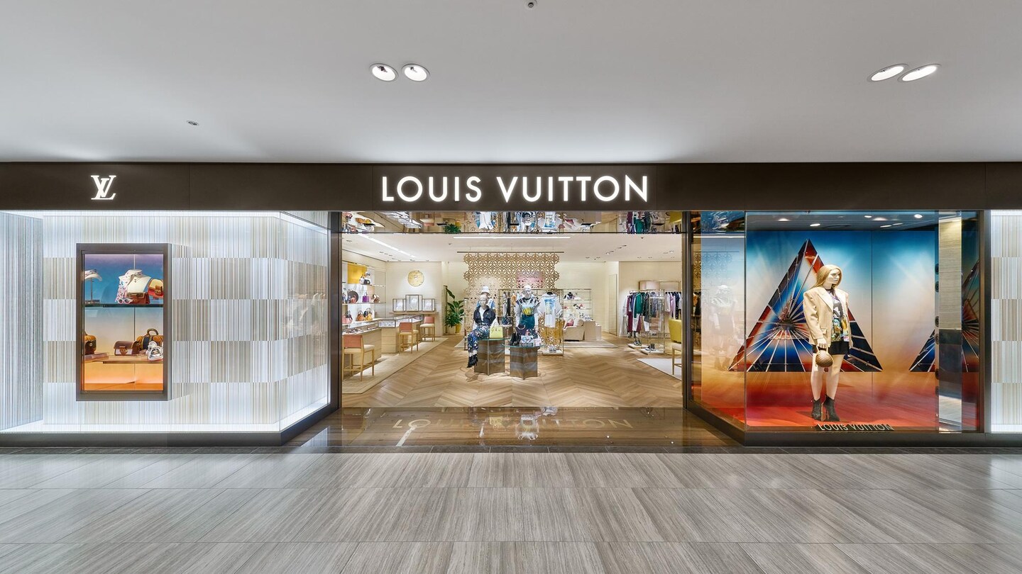 Louis Vuitton Osaka Hankyu Umeda Women 9F Store in Osaka, Japan | LOUIS ...