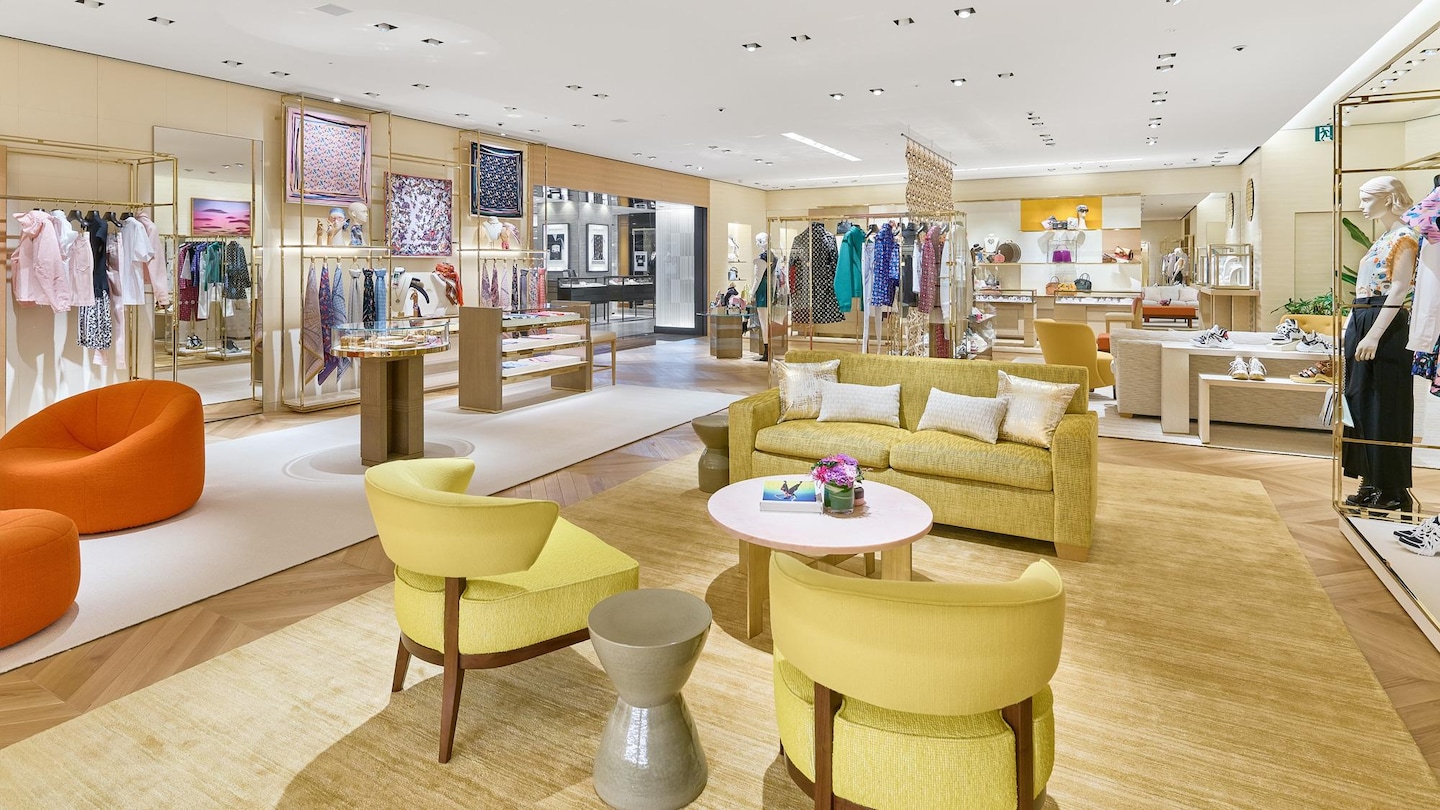 Louis Vuitton Osaka Hankyu Umeda Women 9F Store in Osaka, Japan | LOUIS VUITTON