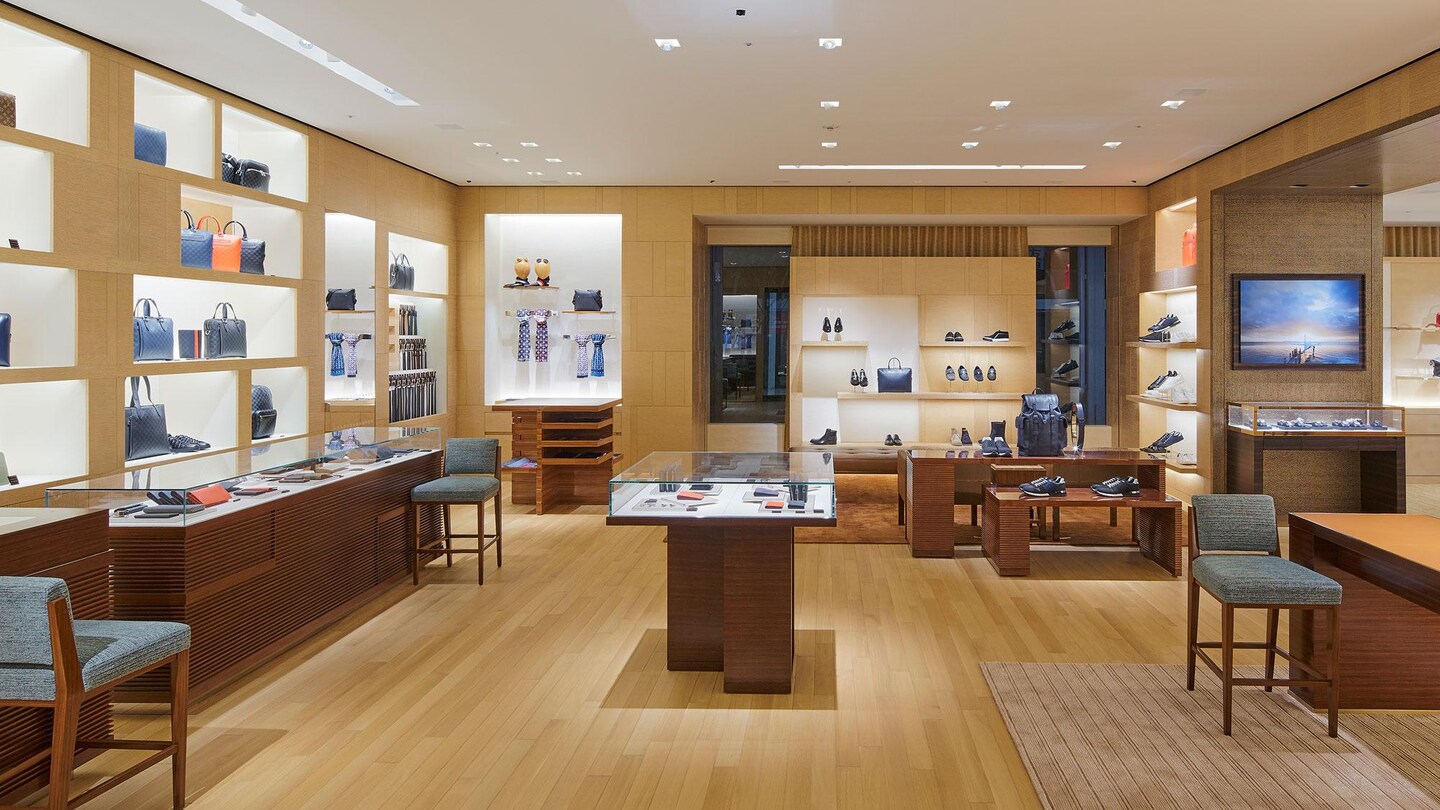 Louis Vuitton Tokyo Futako Tamagawa Store in }, Japan | LOUIS VUITTON