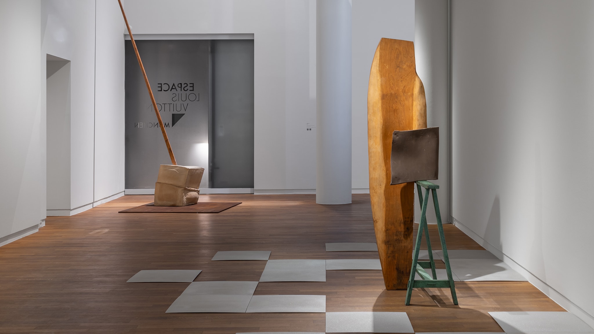 Espace Louis Vuitton München (contemporary art exhibition space) Store ...