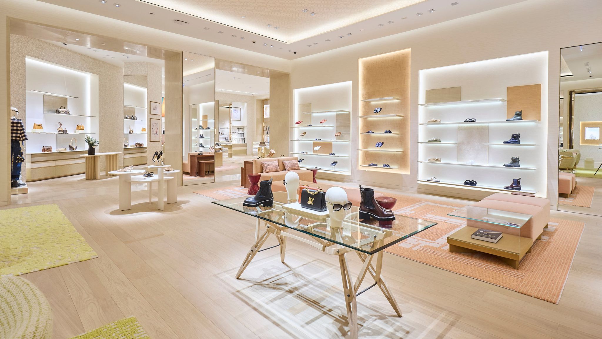 Louis Vuitton Solitaire Mall Store in Riyadh, Saudi Arabia | LOUIS VUITTON
