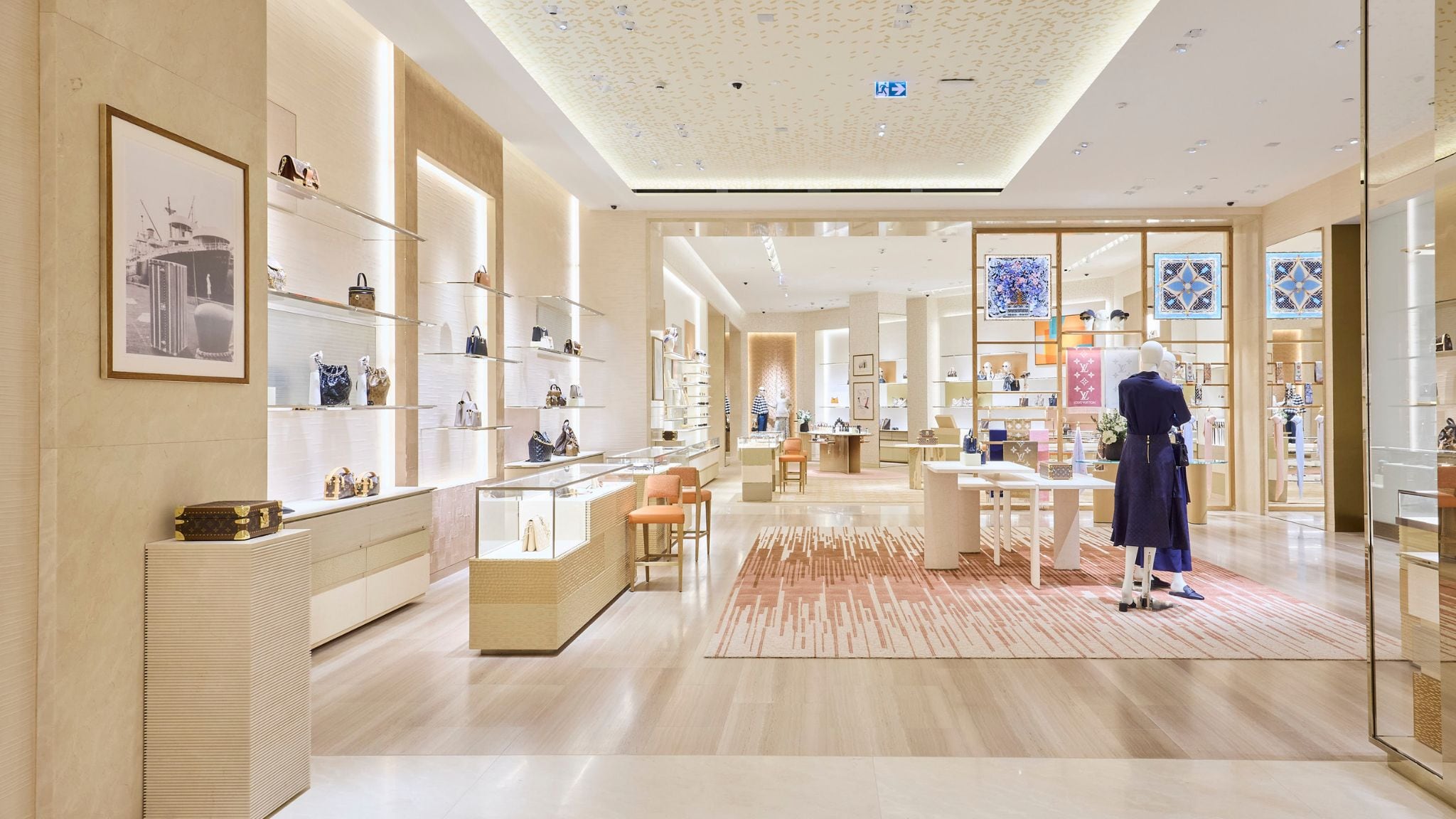 Louis Vuitton Solitaire Mall Store in Riyadh, Saudi Arabia | LOUIS VUITTON