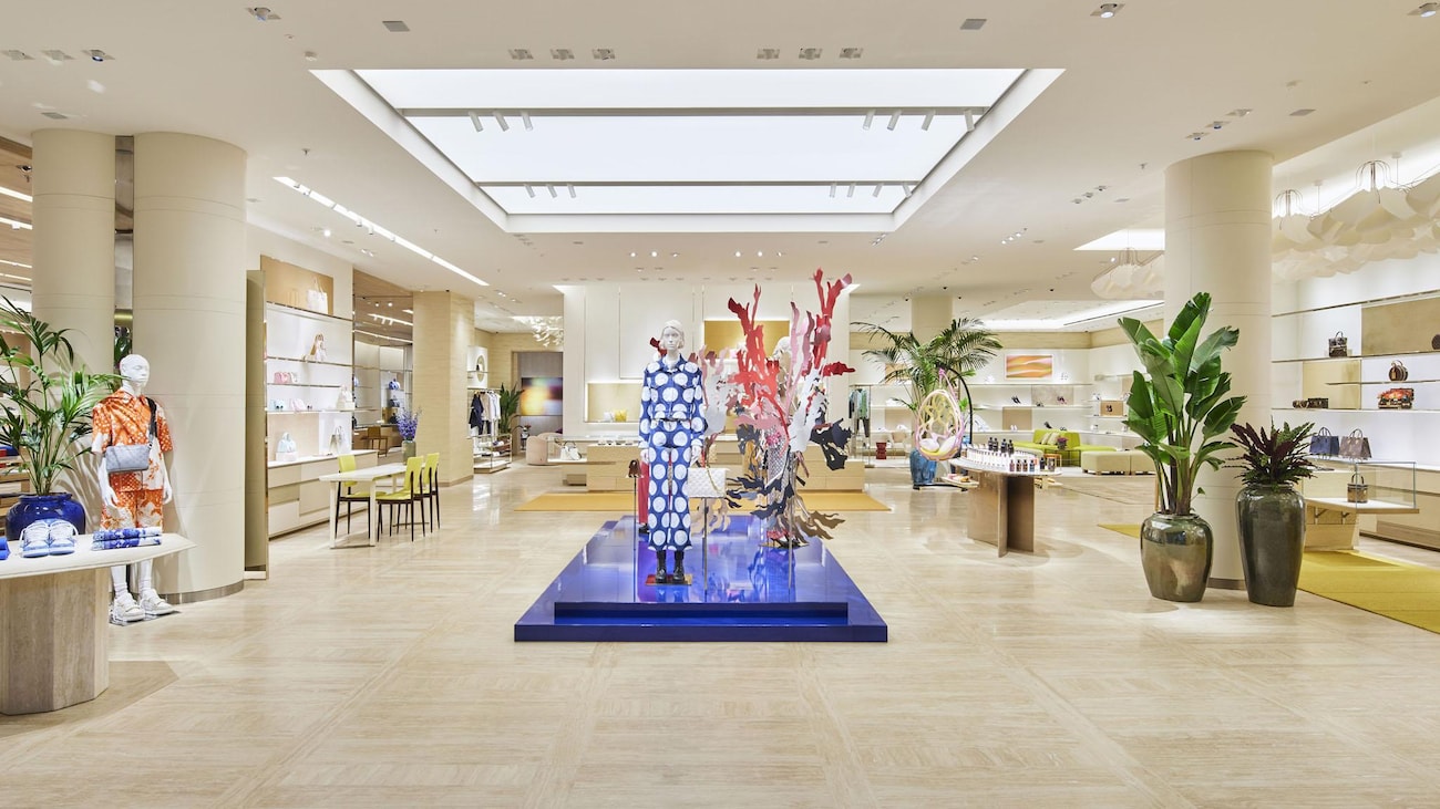 Louis Vuitton Riyadh Kingdom Center Store in Riyadh, Saudi Arabia ...